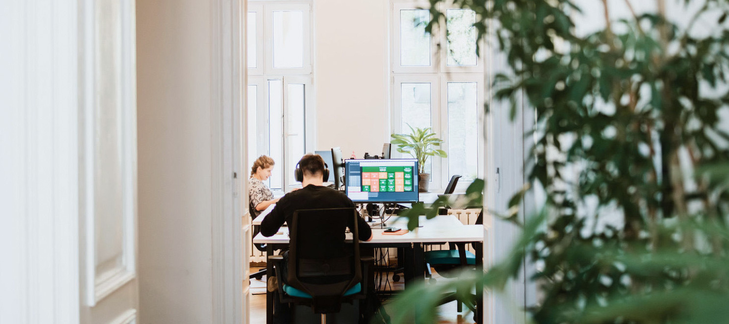 Navigating the Future of Work: Why Hybrid Work Models are the Path to Success